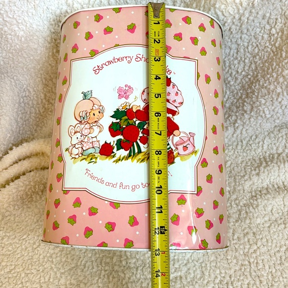 Strawberry Shortcake | Other | Vintage 8s Metal Strawberry Shortcake ...